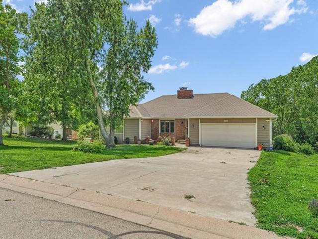 3725 SW Kings Forest Rd, Topeka, KS 66610