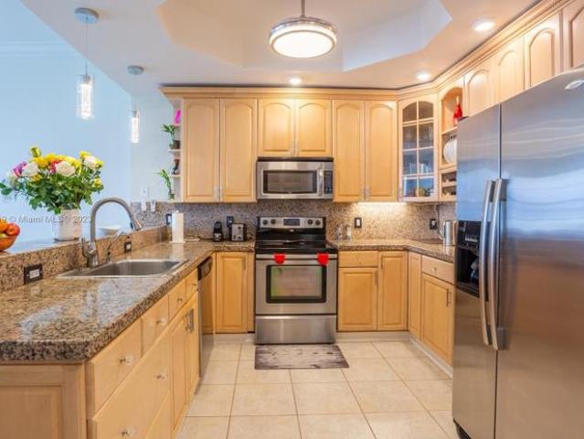 3725 S Ocean Dr #PH18, Hollywood, FL 33019