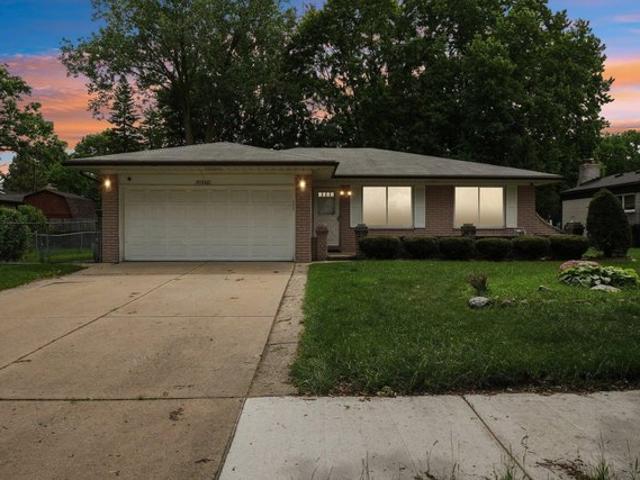 37266 Tamarack Dr, Sterling Heights, MI 48310