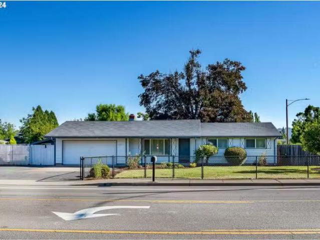 3726 JASPER RD, SPRINGFIELD, OR 97478 Single Family Residence.
