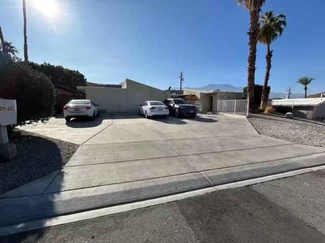 37273 Bankside Dr, Unit Unit4 Townhomes in Cathedral City, CA