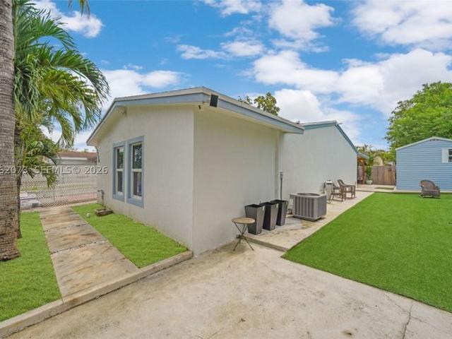3728 NW 213th St, Miami Gardens, FL 33055