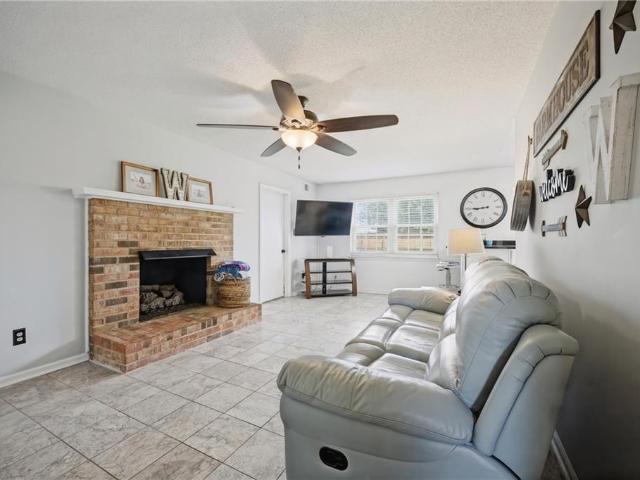 3728 Strathmoor CIR