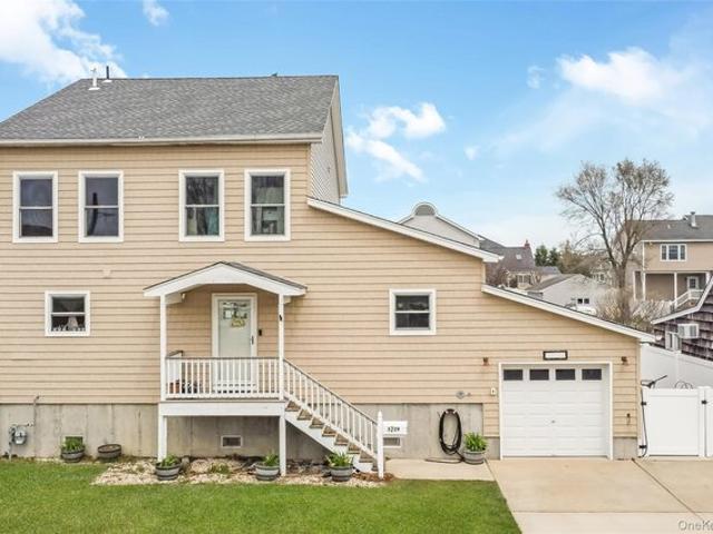3729 Niami St, Seaford, NY 11783