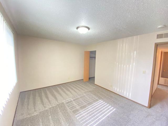 3729 W 9th Street 2 Bedroom Apartment for Rent at 3729 W 9th St, Waterloo, IA 50702