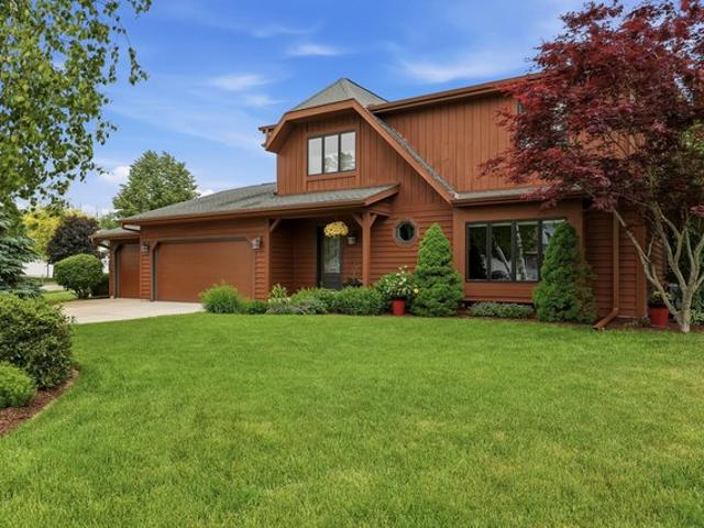 3720 Briarwood Ln, Manitowoc, WI 54220