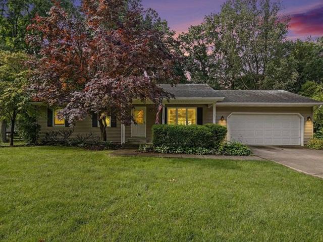 3720 Chamberlain Rd, Buchanan, MI 49107