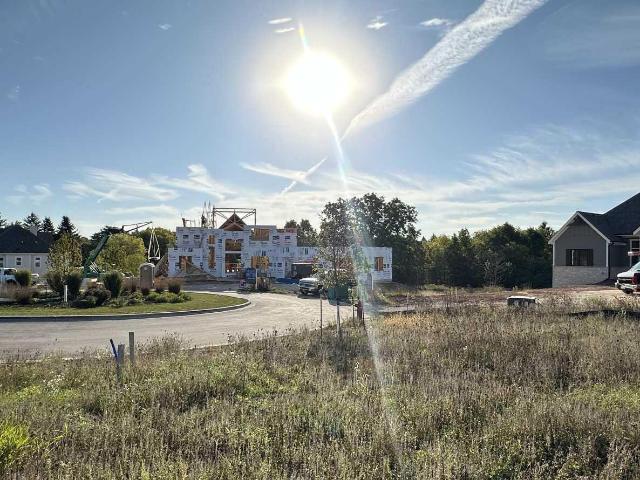 3720 W Club Cir, Mequon, WI 53092 | MLS #1945 | Compass