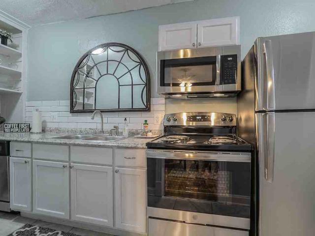 3721 Broadway Studio Apartment for Rent at 3721 Broadway Blvd, Kansas City, MO 64111 Hanover Place