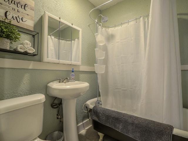 3721 Broadway Studio Apartment for Rent at 3721 Broadway Blvd, Kansas City, MO 64111 Hanover Place