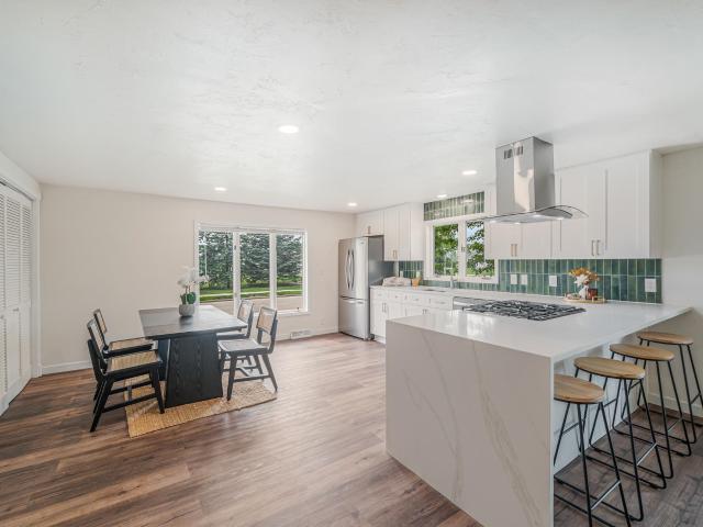 3722 n casaloma drive