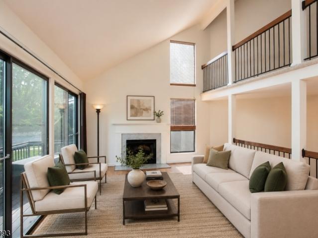3722 Bloomingdale Dr