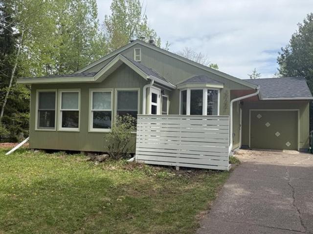3722 E 4th St, Duluth, MN 55804