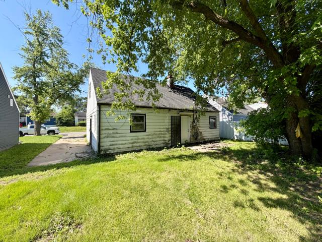 3722 W 20th Place