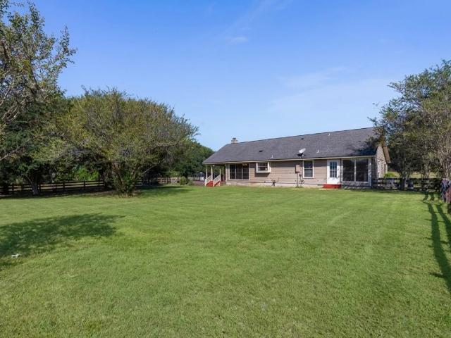 3722 W Hilltop Drive