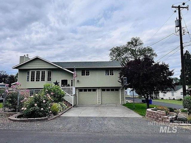 3722 15th St, Lewiston, ID 83501