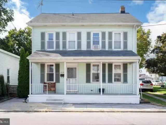 372 3RD ST, HANOVER, PA 17331 Single Family Residence For Sale.