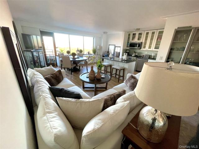 372 Central Park West 20K