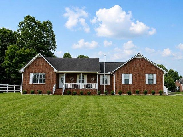 372 Brookside Dr, Algood, TN 38506