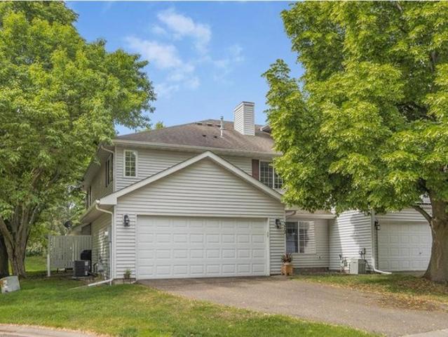 372 Gironde Ct, Woodbury, MN 55125