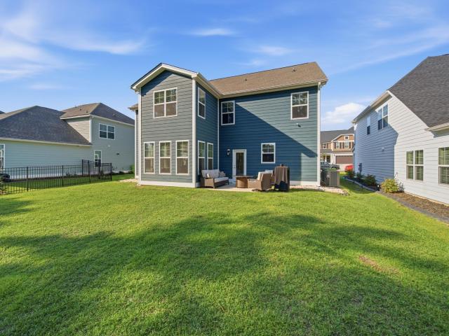372 Harbour Pointe dr