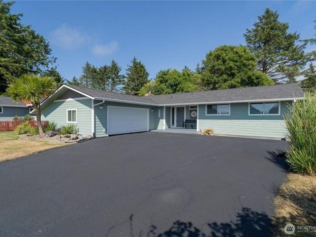 372 Octopus Ave NE, Ocean Shores, WA 98569