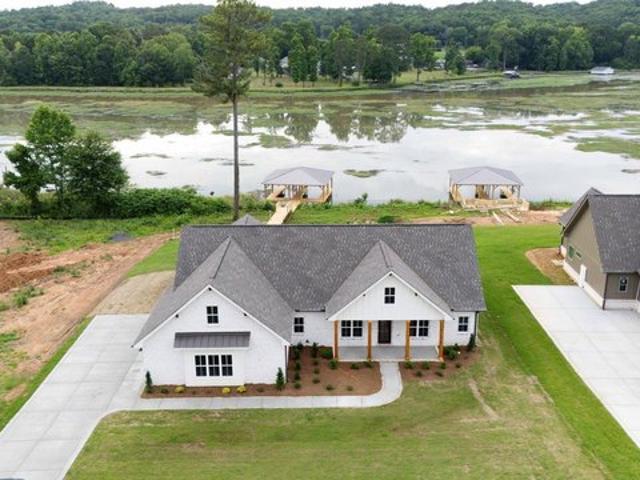 372 Lake Creek Dr, Guntersville, AL 35976