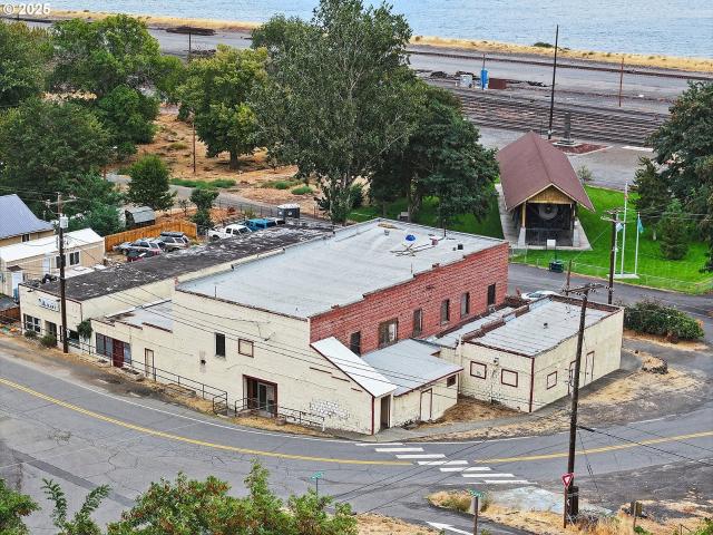 372 main st