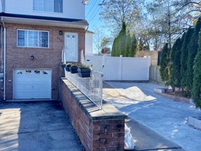 372 Maryland Ave, Staten Island, NY 10305