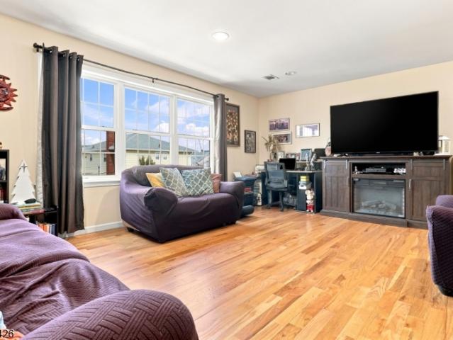 372 Nelson Ave
