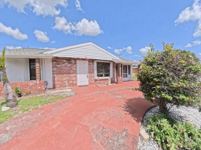 372 NW Airoso Blvd, Port Saint Lucie, FL 34983