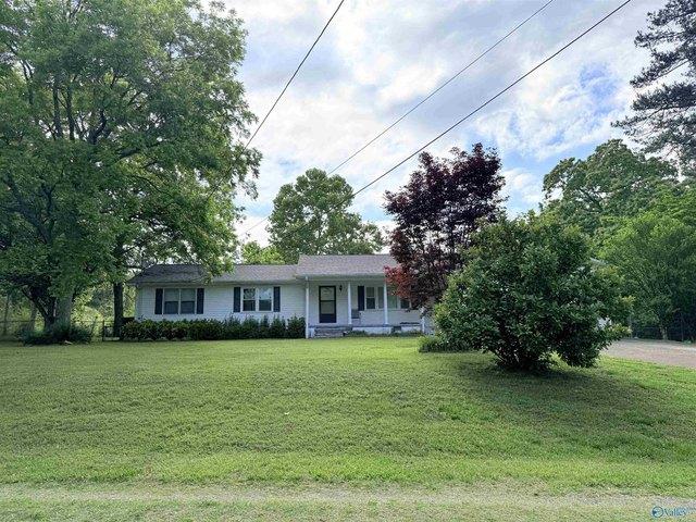 372 Snow Point Rd, Guntersville, AL 35976