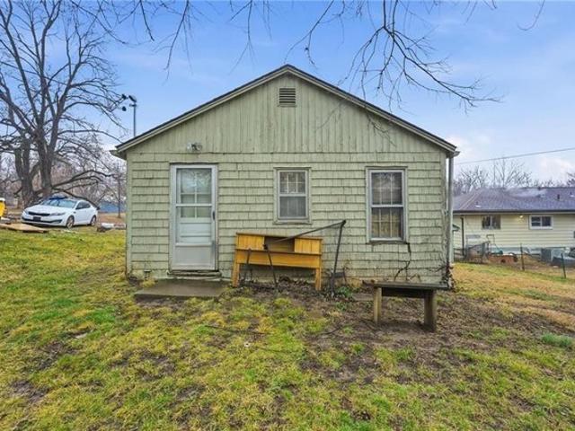 3734 Ditzler Ave, Kansas City, MO 64133
