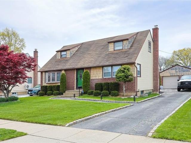 3734 Ferndale Dr, Wantagh, NY 11793