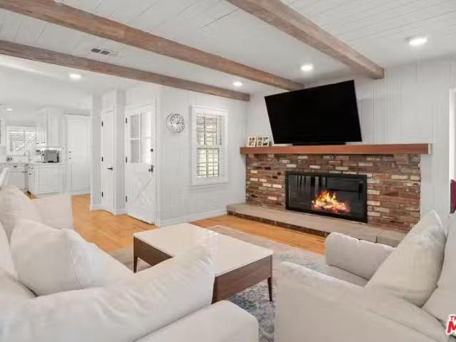 3734 Loadstone Dr Houses in Los Angeles, CA
