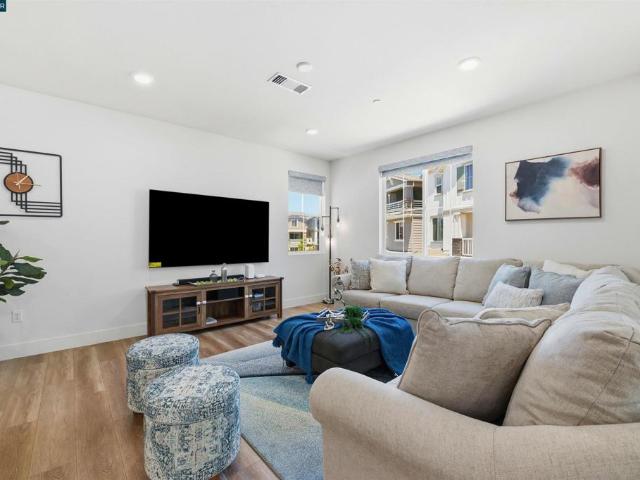 37352 Watersail Way
