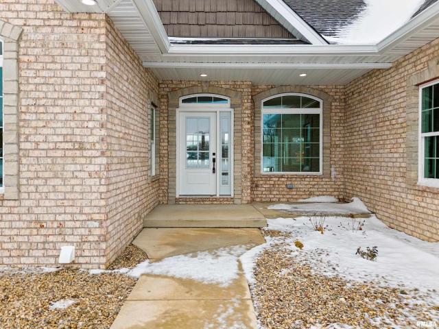 3735 Grandview Ct, Pekin, IL