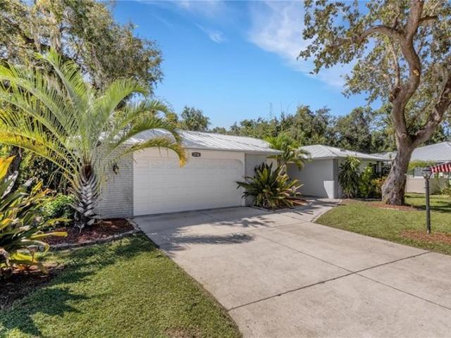 3736 Maple Hollow Ct, Sarasota, FL 34243