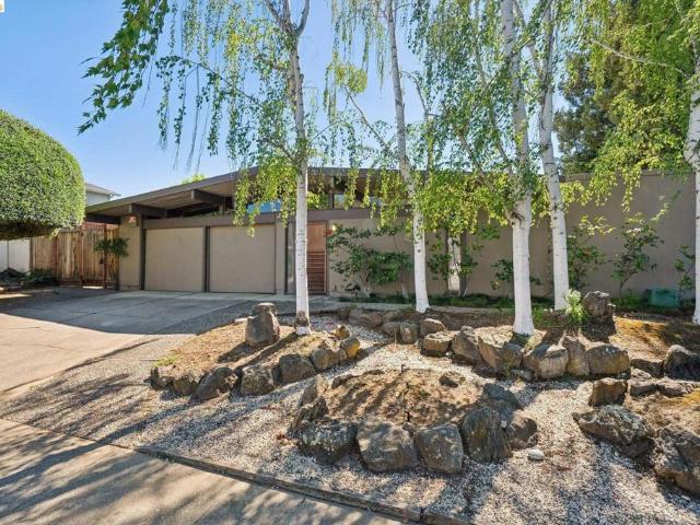 3736 Barrington Dr