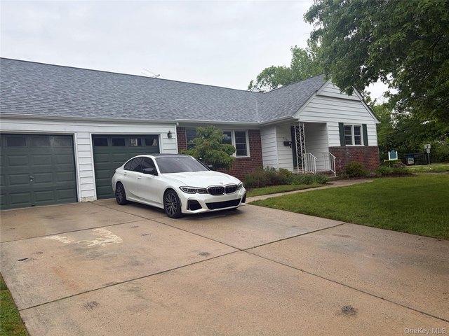 3737 Maxwell Dr, Wantagh, NY 11793