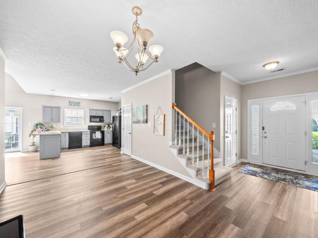 3737 Meadow Ridge Ln