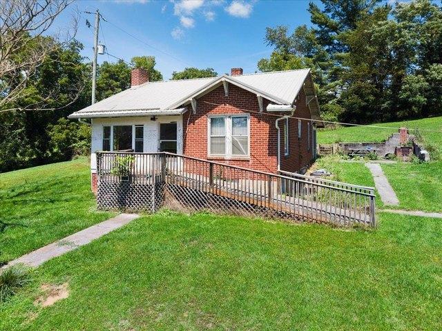 3737 Eugene St, Pulaski, VA 24301