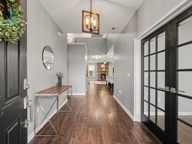 3738 Magpie Ln