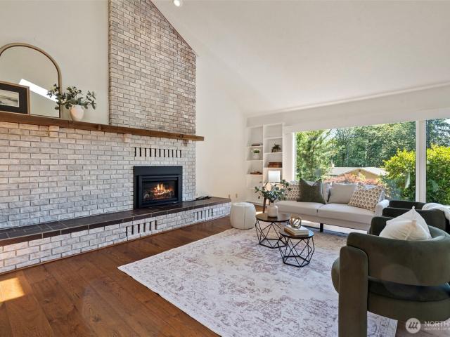 3738 NW Goldcrest Heights