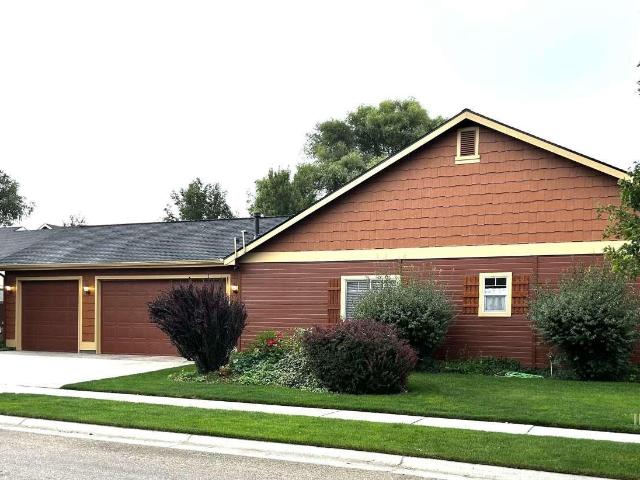 3738 N Hollymount Way