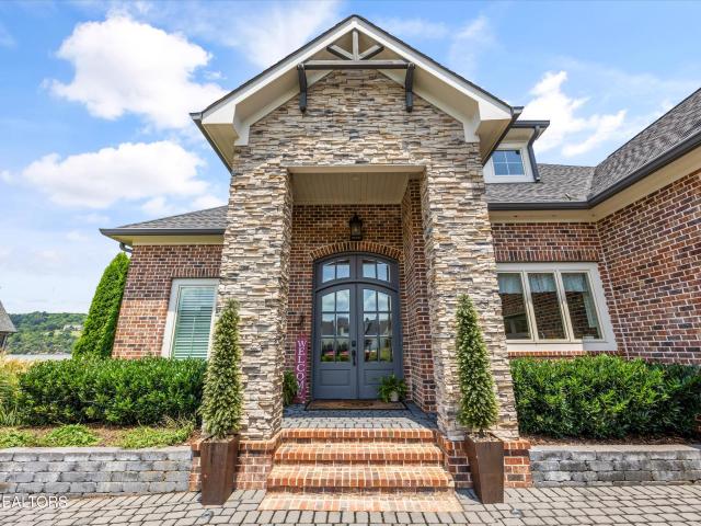3738 Edgewater Way