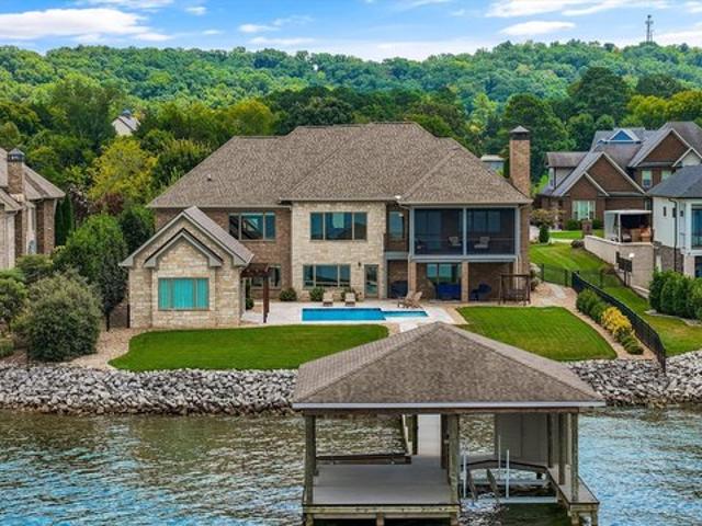 3738 Promontory Pt, Louisville, TN 37777