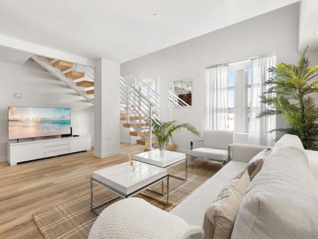 3739 Collins Ave #N PH Miami Beach, FL 33140