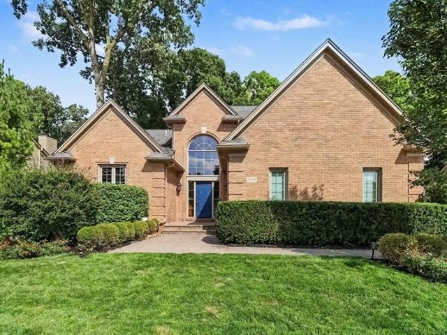3739 Warwick Dr, Rochester Hills, MI 48309