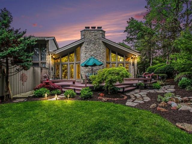 3730 Chimney Hill Dr, Valparaiso, IN 46383